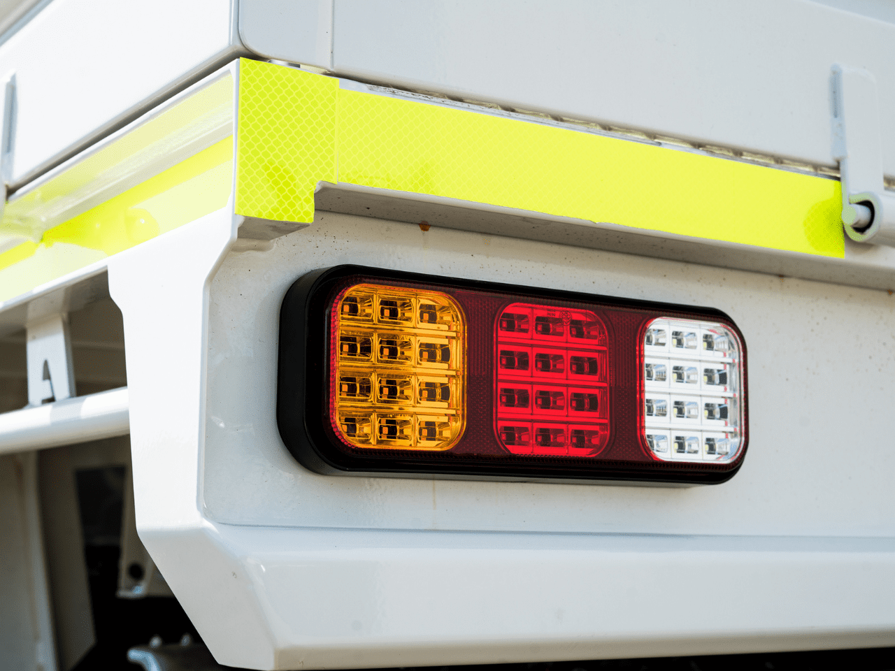 Durable Combination Rear Lamp for Heavy-Duty Applications