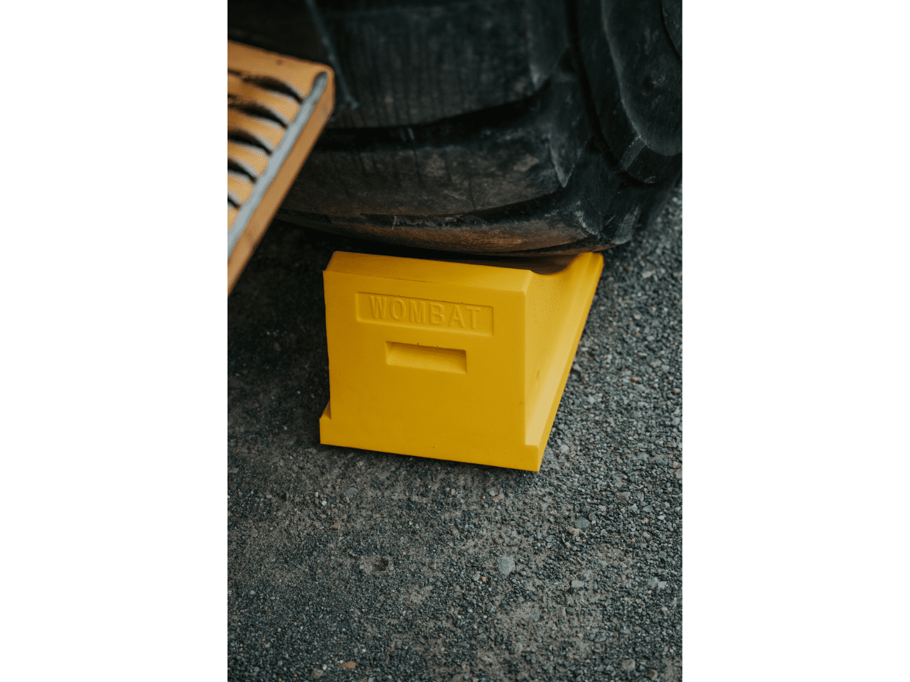 Heavy-Duty 40T Wheel Chock - Ensure Vehicle Safety