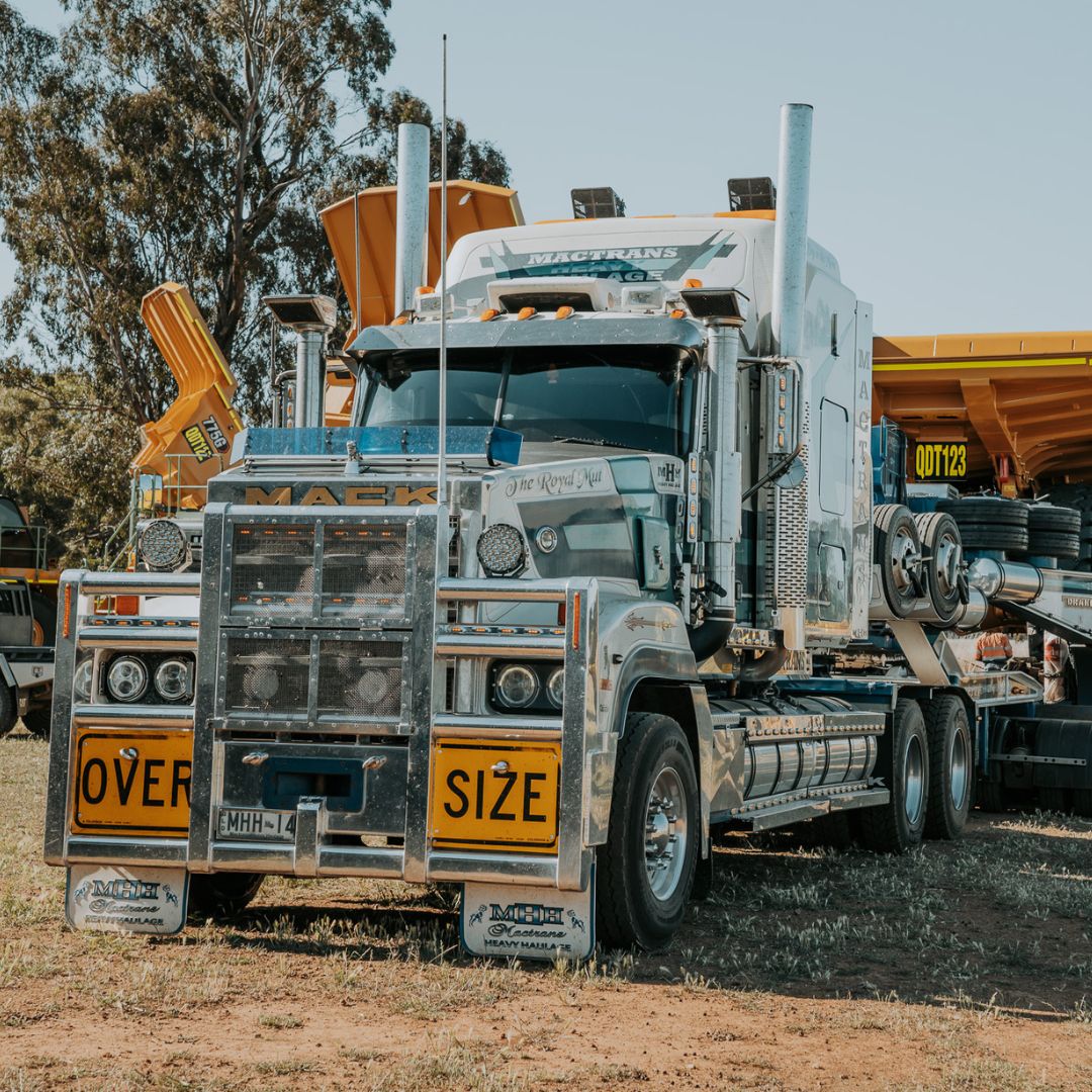 Oversize Signs Australia — Compliant Road Signage | Advance Global